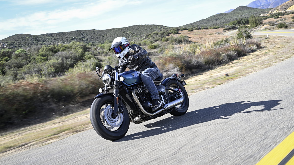Triumph Bonneville Bobber (2026) review | Visordown
