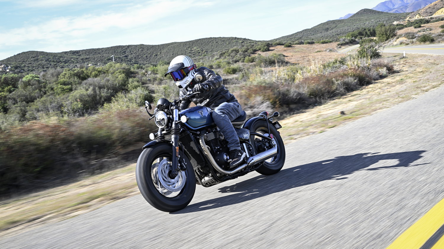 Triumph Bonneville Bobber (2026) review | Visordown