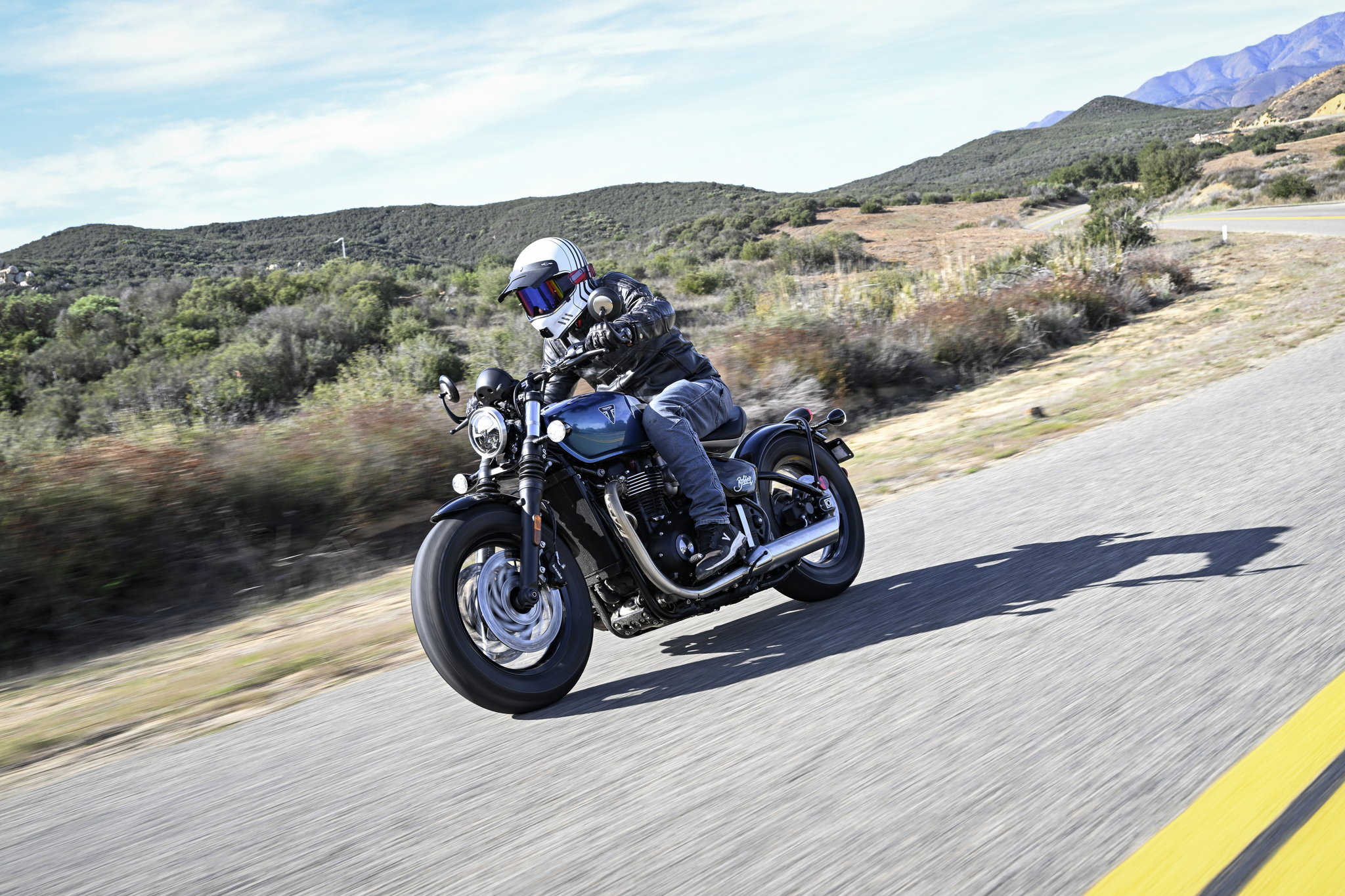 Triumph Bonneville Bobber (2026) review | Visordown