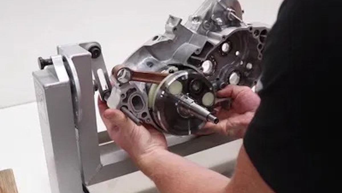 General Motors patent reveals innovative two-stroke engine design ...