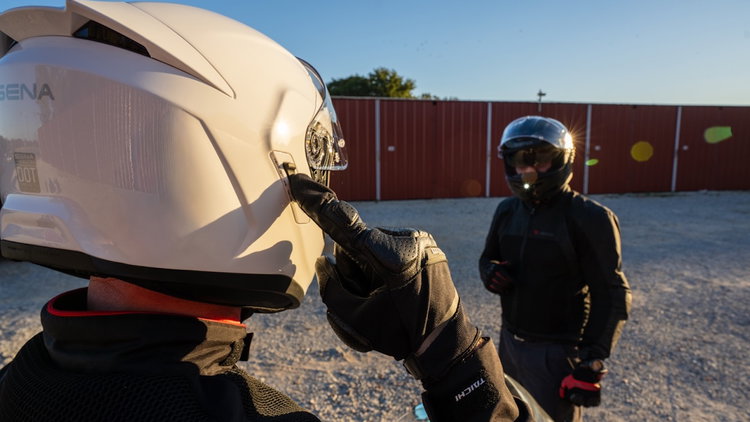 Sena Phantom ANC noise-cancelling motorcycle helmet features spec and ...