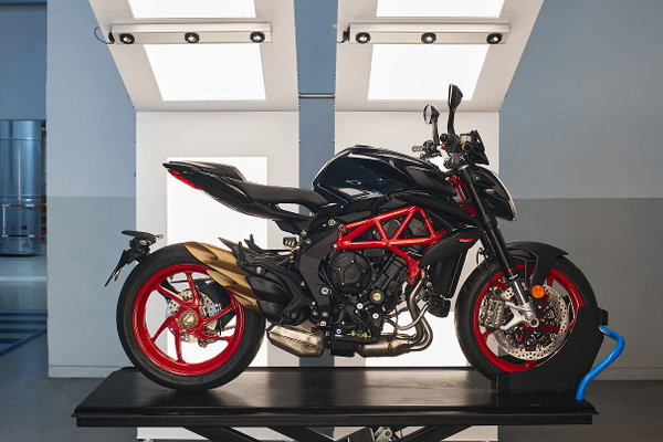 2026 MV Agusta Brutale 800 gets new premium livery | Visordown