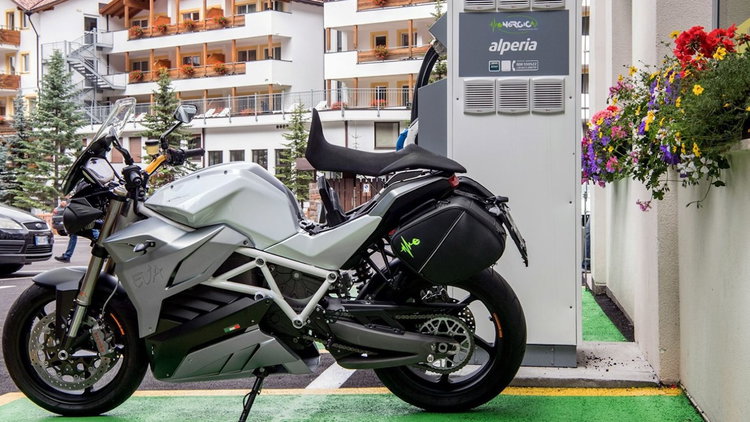 Eight in ten riders wouldn't switch to an electric motorcycle, survey ...