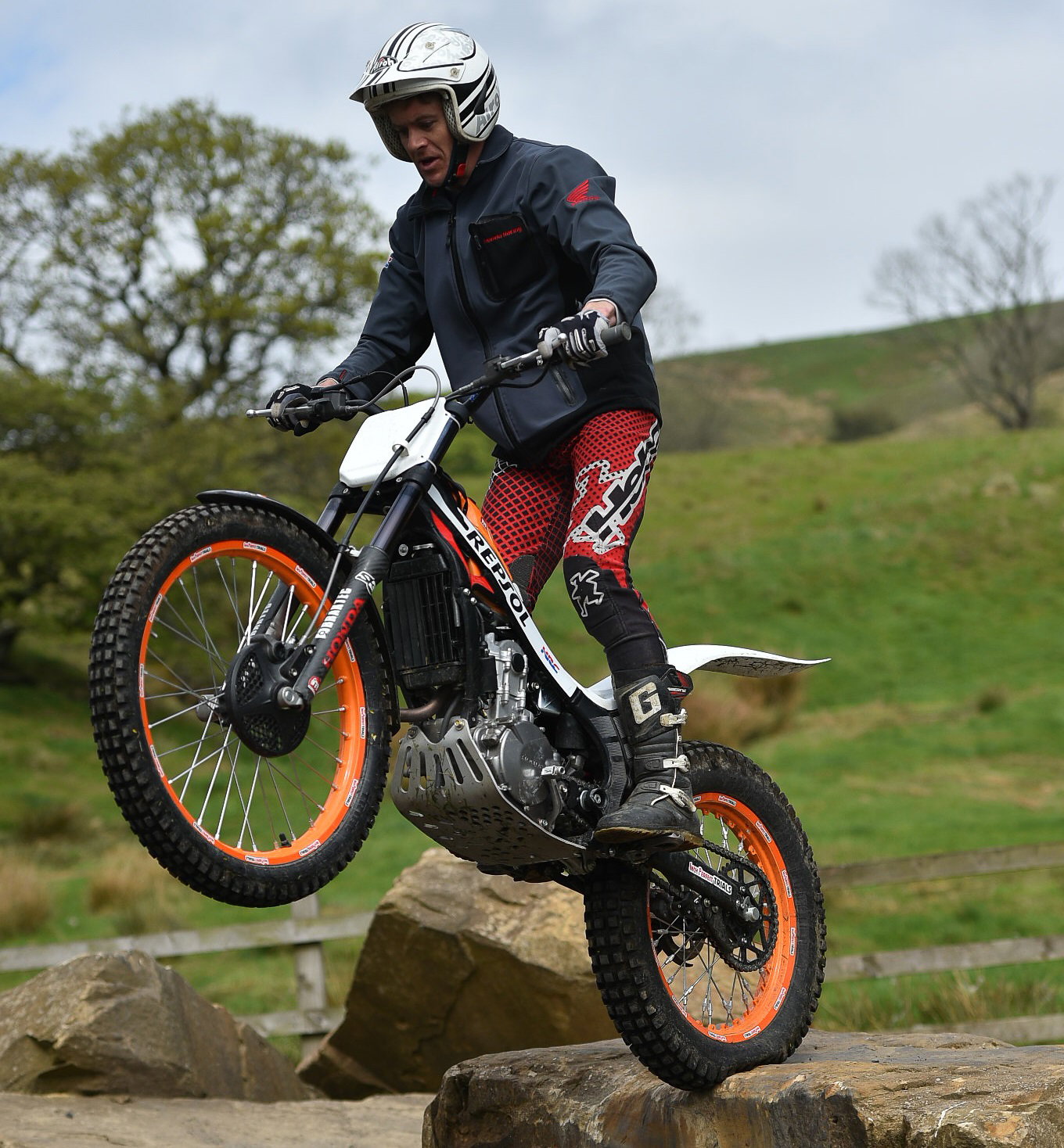 Inch Perfect Trials Review: Spoiler, It's Harder Than it Looks! | Visordown